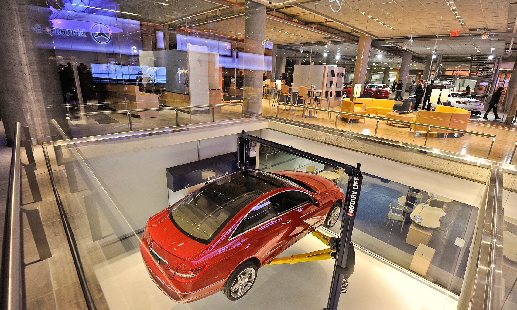 Rethinking flagship stores | Automotive News