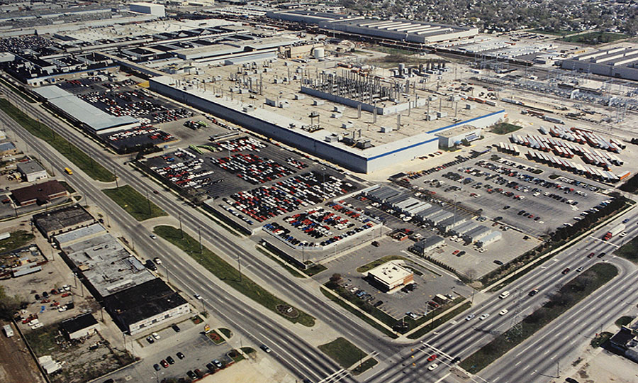 FCA commits $1 billion to two plant retoolings | Automotive News