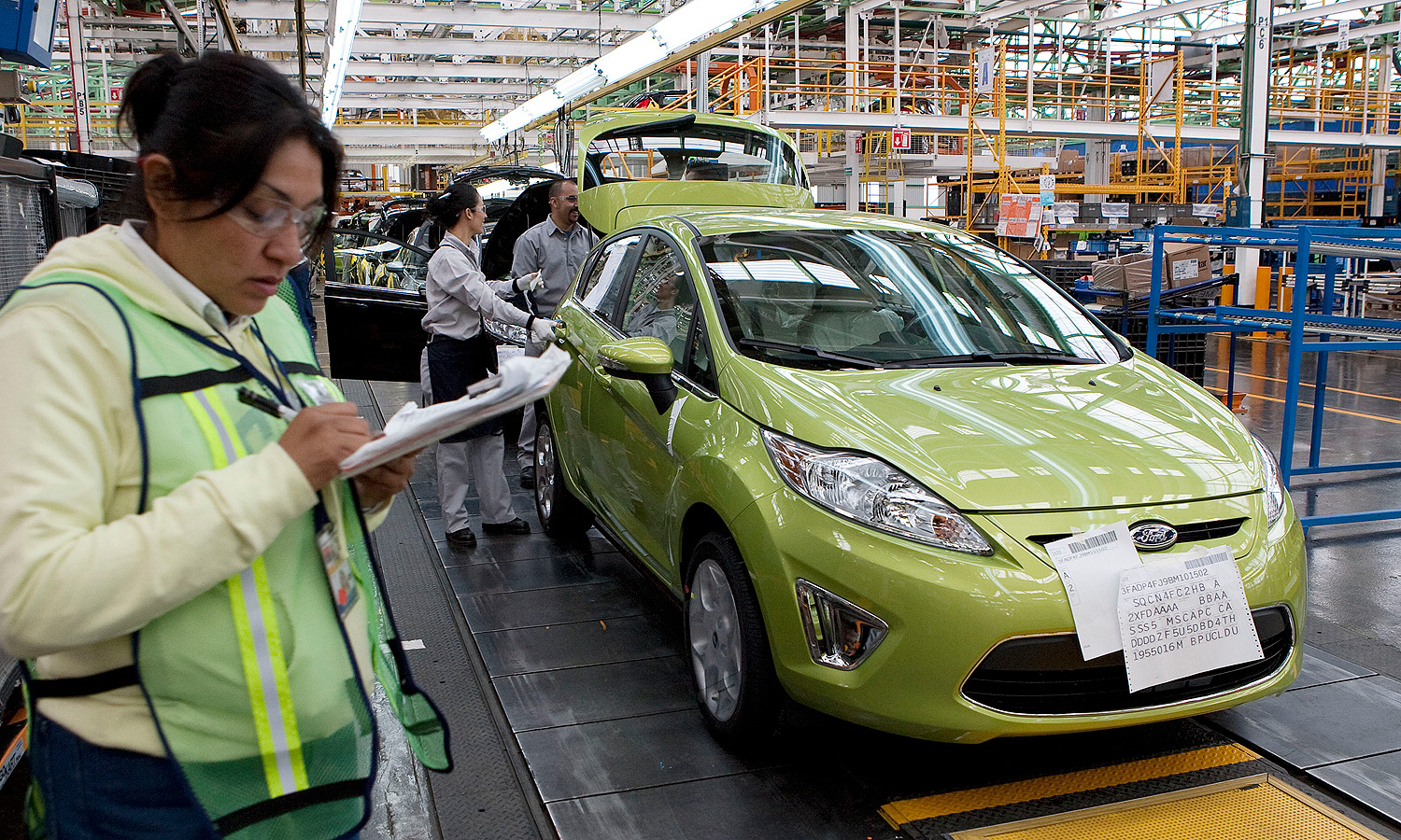 GM, Ford use 'veiled threat' of imports to gain leverage with UAW ...