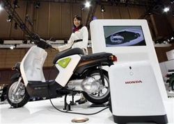 Honda unveils all-electric scooter with China in mind | Automotive News