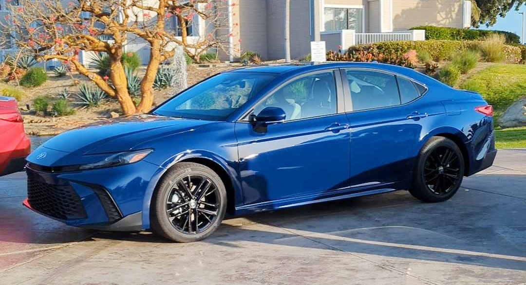 Toyota Camry evolves as Chevy Malibu, others exit midsize sedans ...