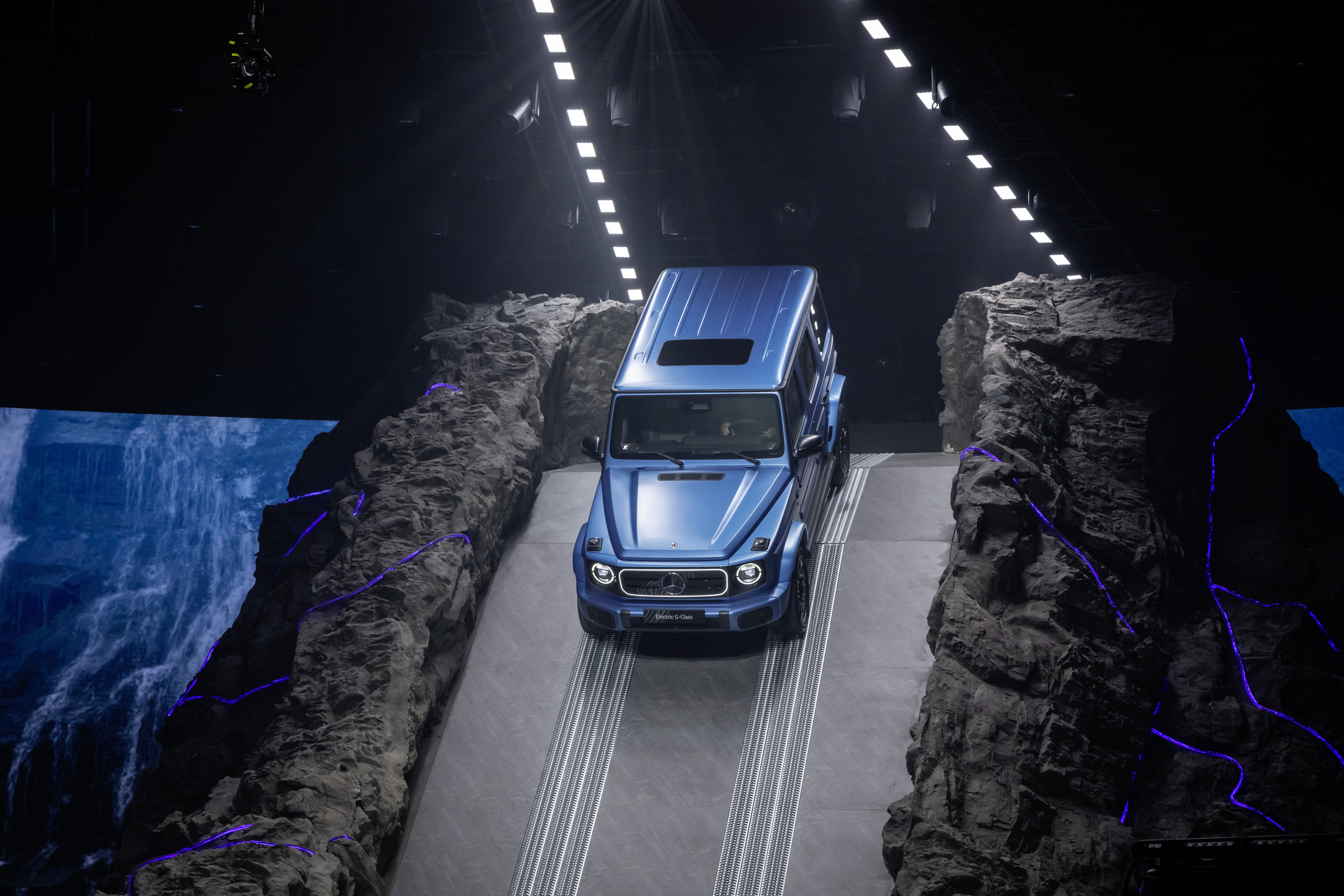 2025 Mercedes G-Class goes green | Automotive News