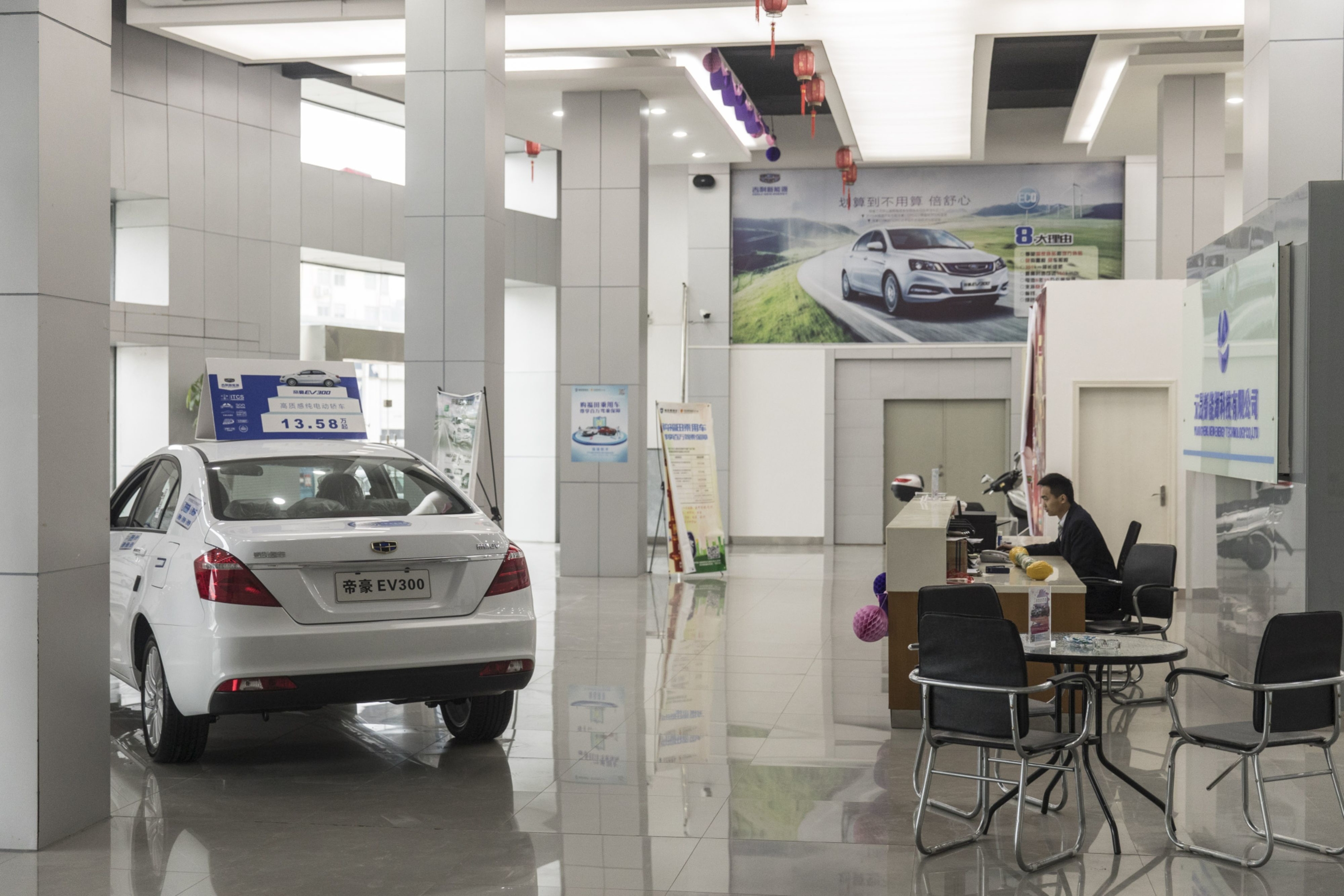 Geely plans 5,000 battery swapping stations by 2025 | Automotive News
