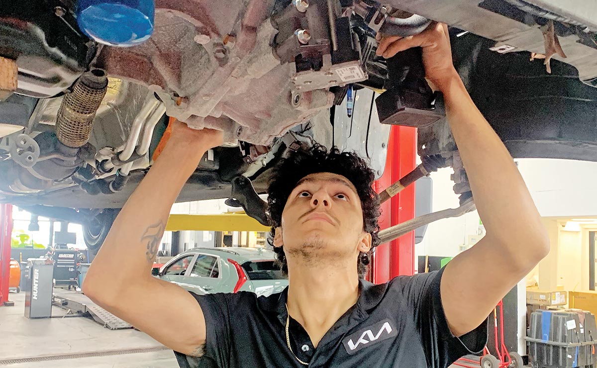 Vets turn to car repair after service to country | Automotive News