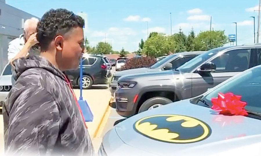 Feldman Auto Group gives Batmobile to fallen police officer's son ...