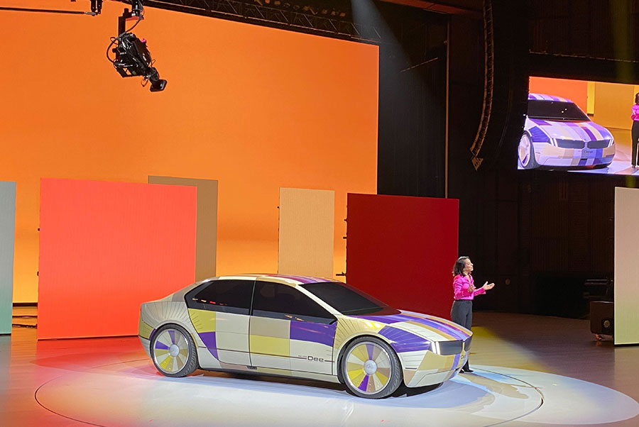 BMW i Vision Dee shows new reaches of digital tech | Automotive News