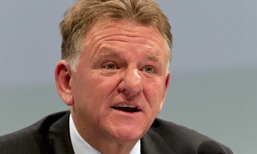 VW offers former Mercedes exec Renschler big budget to be trucks chief ...