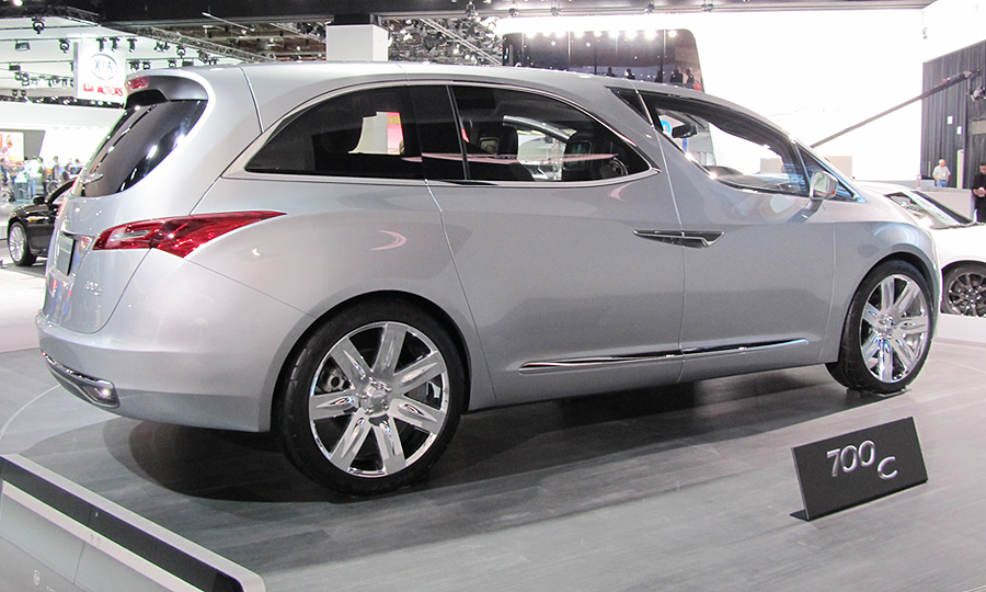 Chrysler explores future minivan with 700C concept | Automotive News