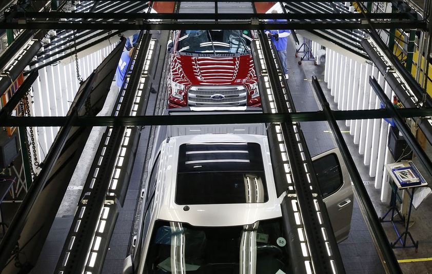 Ford breaks with GM, Toyota on future of talking-car technology ...