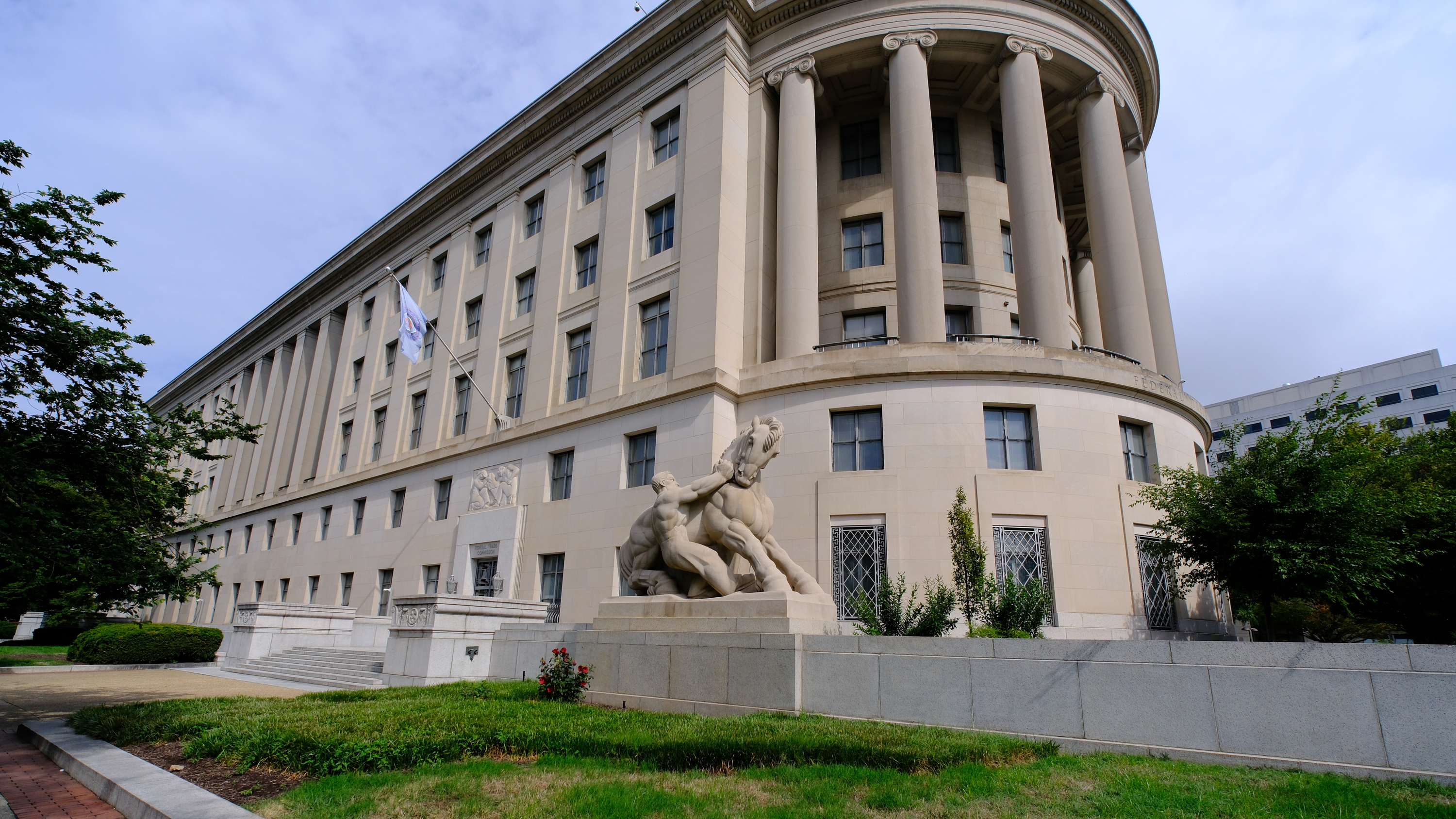 U.S. appeals court judges challenge NADA, FTC on CARS Rule | Automotive ...