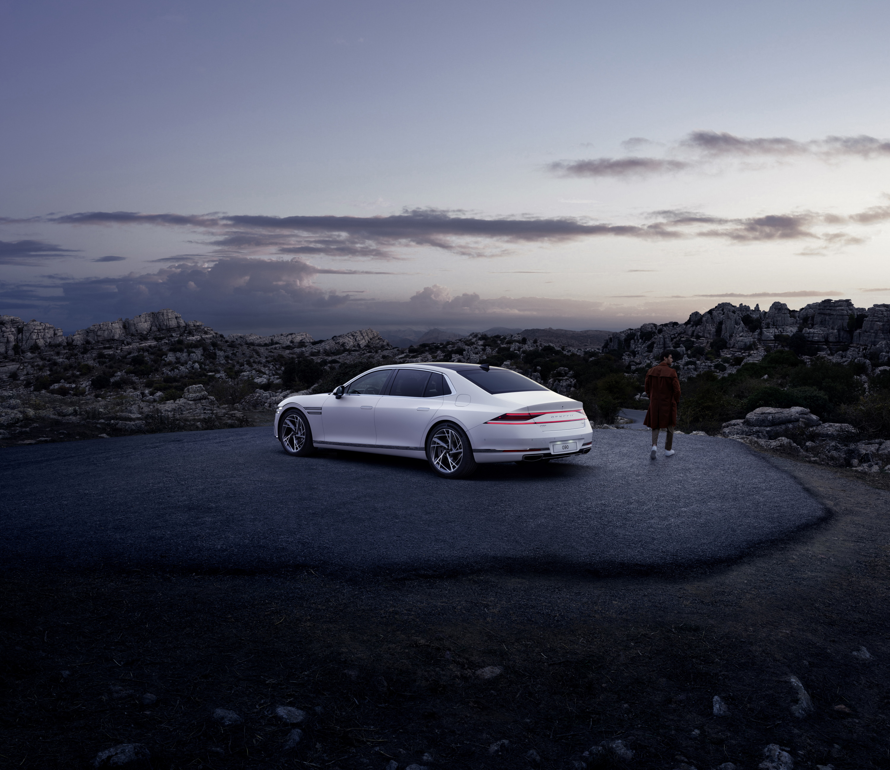 Genesis G90 retooled with tech, luxe upgrades | Automotive News