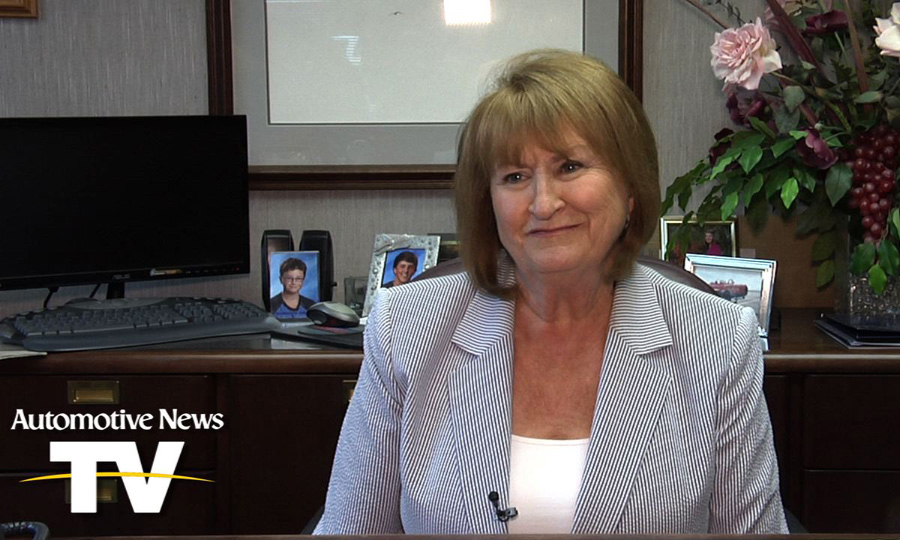 Ford dealer Kenley calls every car buyer Video from Automotive News