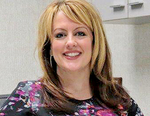 Manager's personalized paychecks encourage, praise dealership staffers ...