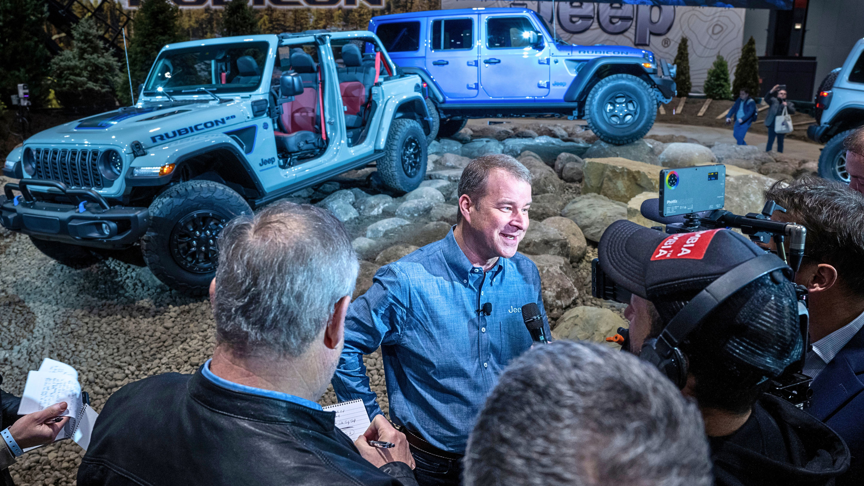 Stellantis executive departures worry some U.S. dealers, salaried ...