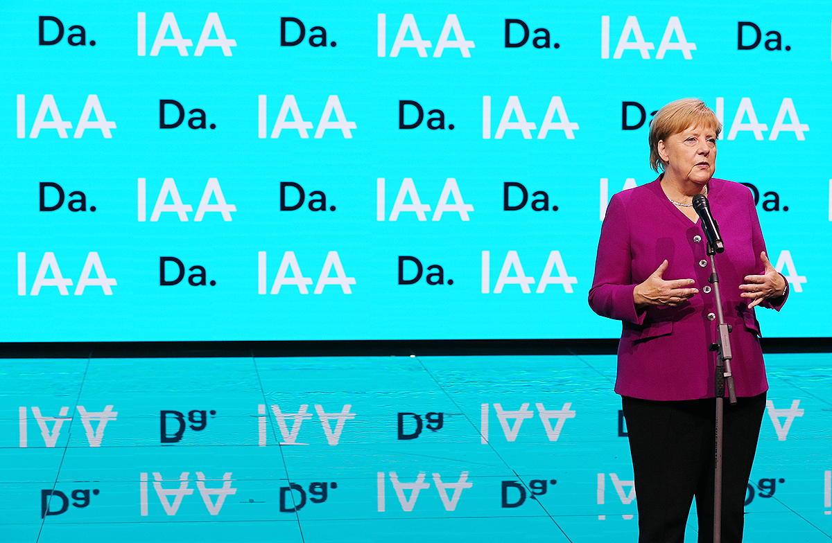 Merkel offers to help German automakers offset cost of cleaner cars ...