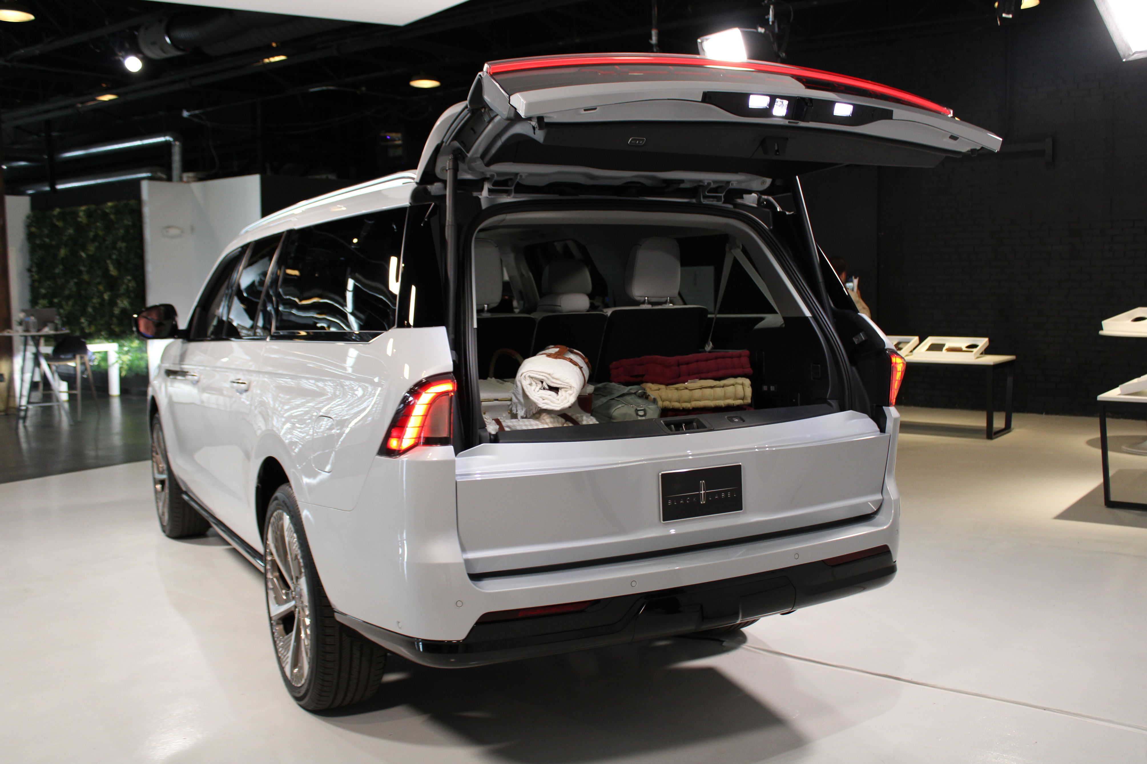 2025 Lincoln Navigator: What's new on next-generation SUV | Automotive News