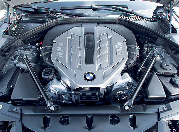 BMW slashes production of big engines | Automotive News