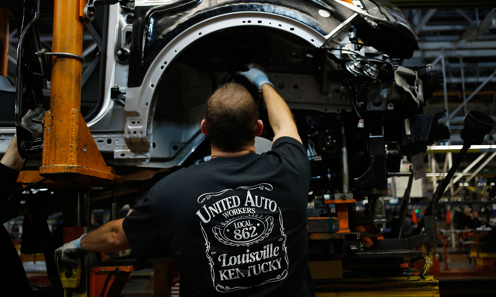 Ford workers approve UAW contract after late push by union leaders ...