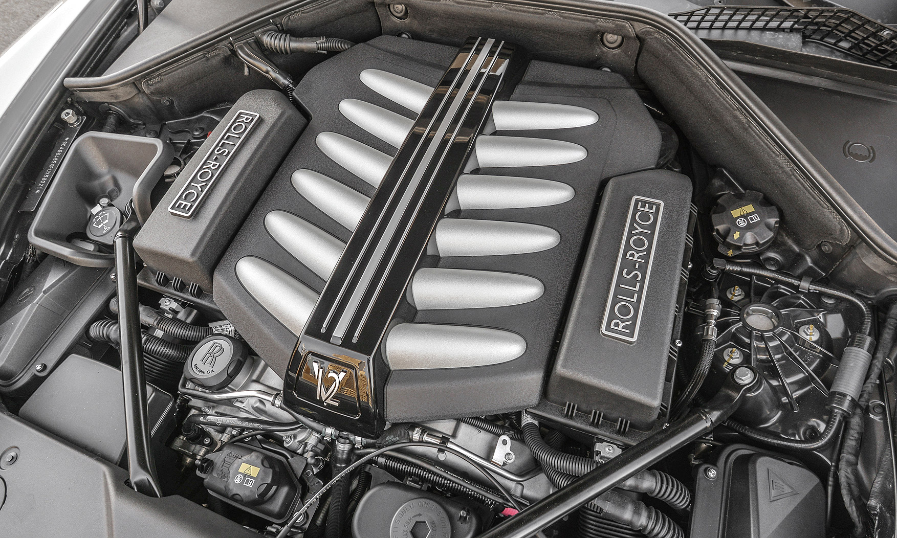 Rolls-Royce Ghost Series II adds new tech, keeps old-school feel ...