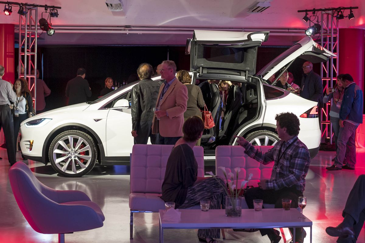Tesla opens flagship store in San Francisco's 'Auto Row' ahead of Model ...