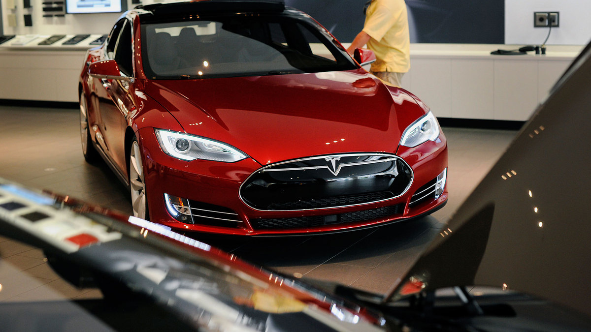 Tesla fixes software bug that exposed hacking vulnerabilities ...
