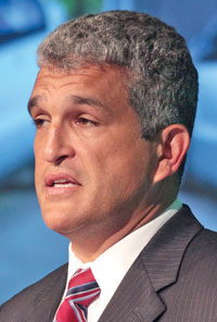 The key EV question: Batteries alone, or a gasoline engine, too ...