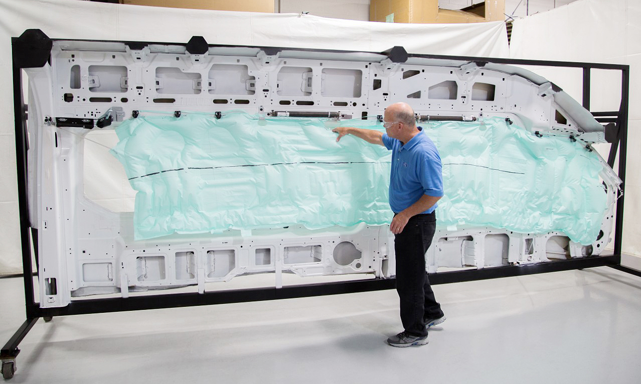 Ford plans its biggest airbag for 15-passenger 2015 Transit wagon ...