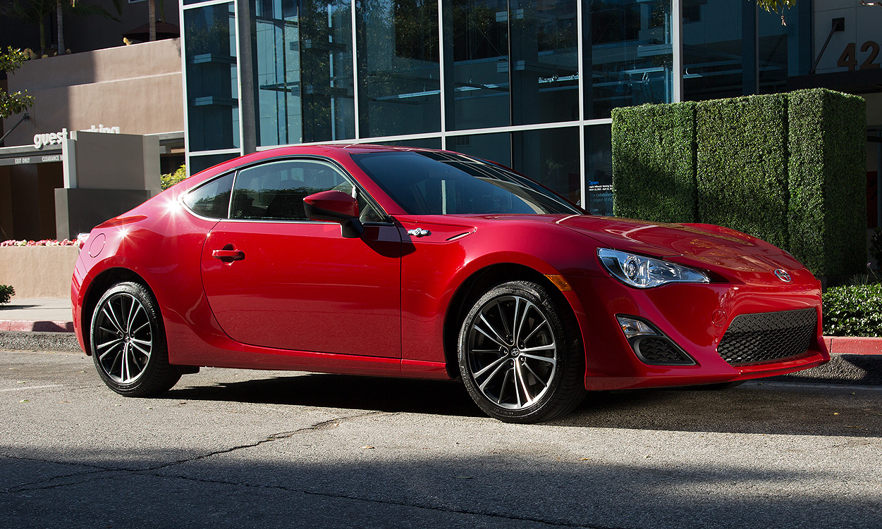 Scion FR-S gets light refresh for 2016 | Automotive News
