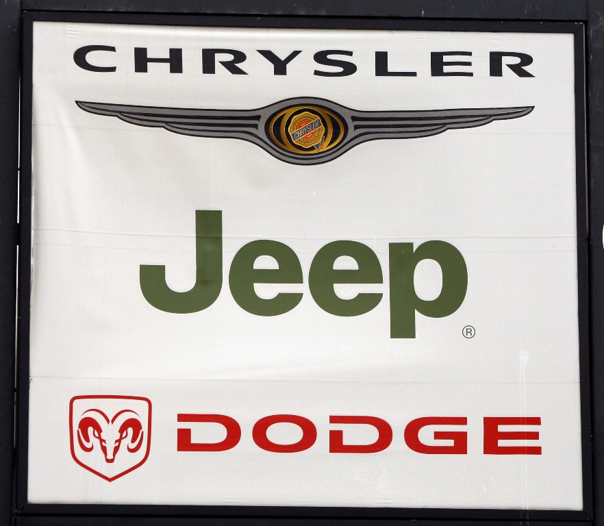 Chrysler readies payments for dealers who meet customer-care standards ...