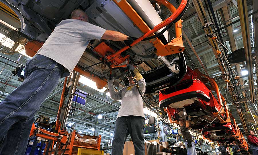 Ford hires 5,200 while pushing factory use to 114% of capacity ...