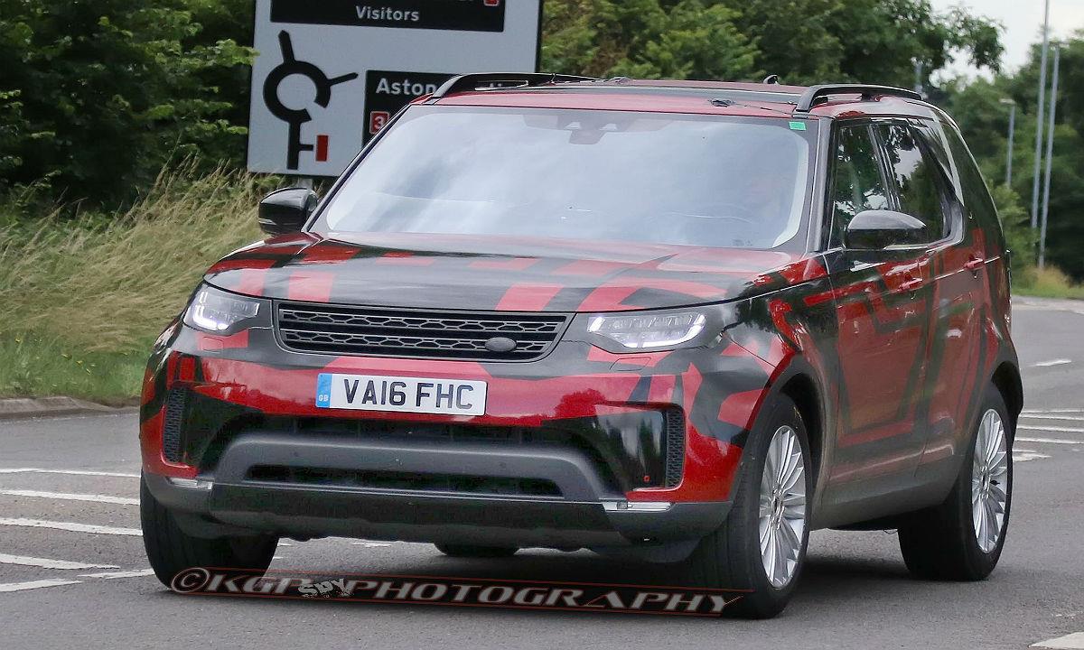 2018 Land Rover Discovery testing photos