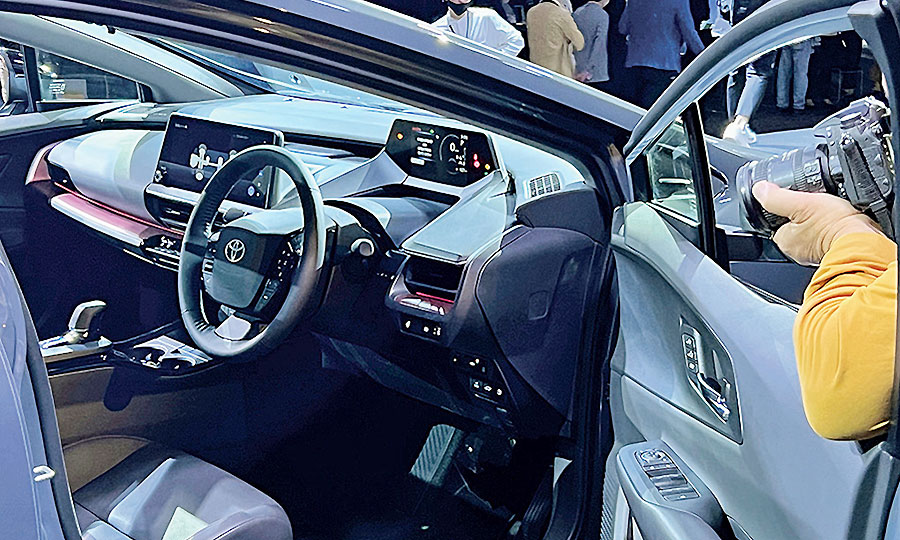 Toyota champions future of hybrid tech in new Prius | Automotive News