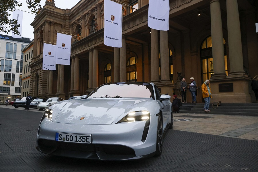 Porsche makes robust trading debut in landmark IPO | Automotive News