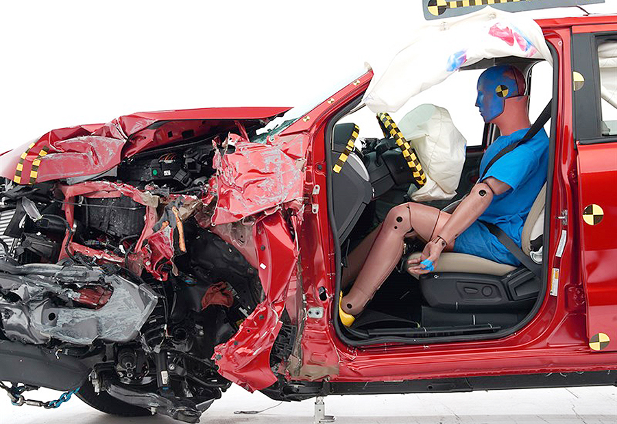 Ford Ranger beats GM's midsize pickups, matches Toyota Tacoma in IIHS ...