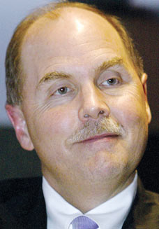 Fritz Henderson is named GM's CFO | Automotive News