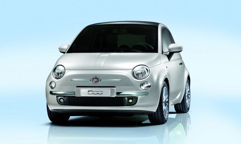 Fiat unveils its new 500 minicar | Automotive News