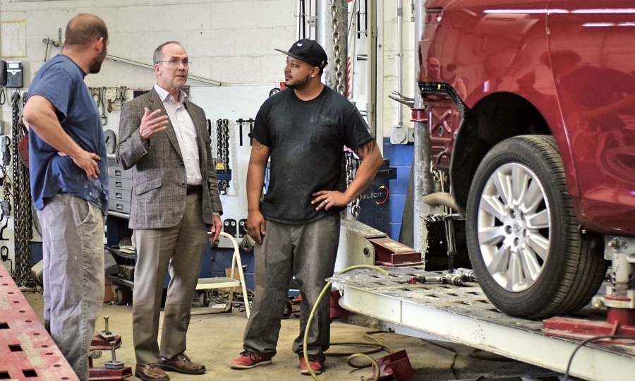 Car dealerships may be repair shops of choice as vehicles become more ...