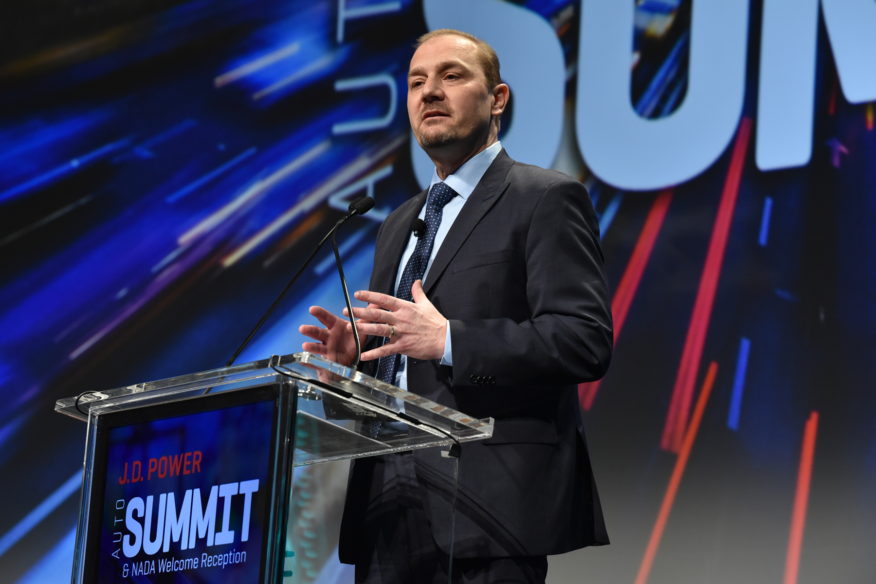 Nissan dealers will step up tablet selling | Automotive News