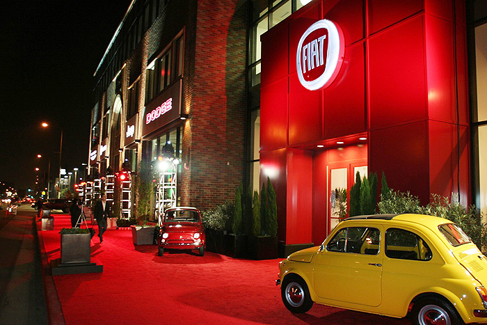 Chrysler, amid L.A.'s glitz, shows off first Fiat store | Automotive News