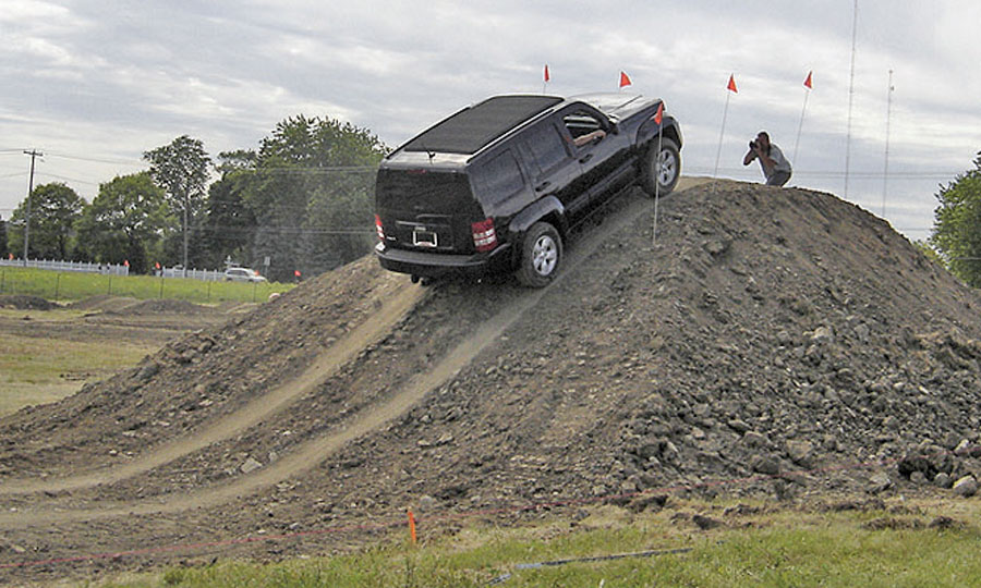 Dealer's obstacle course is geared for Jeep customers | Automotive News