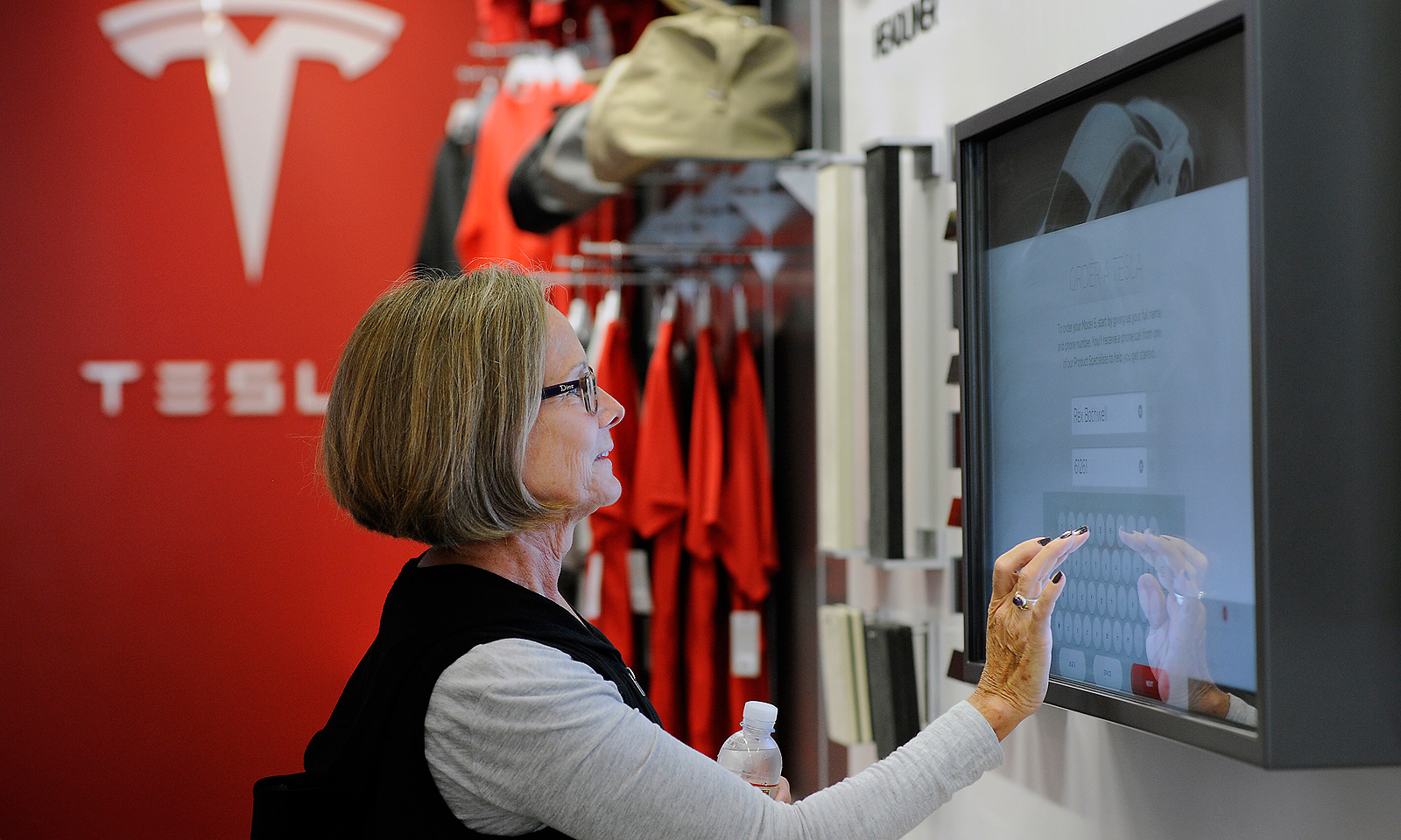 Tesla revamps retail stores, adds apparel, gear | Automotive News