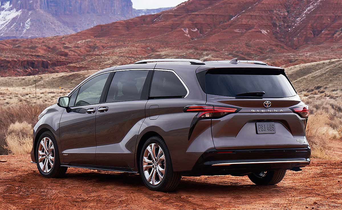 Toyota aims for minivan magic with Sienna makeover | Automotive News
