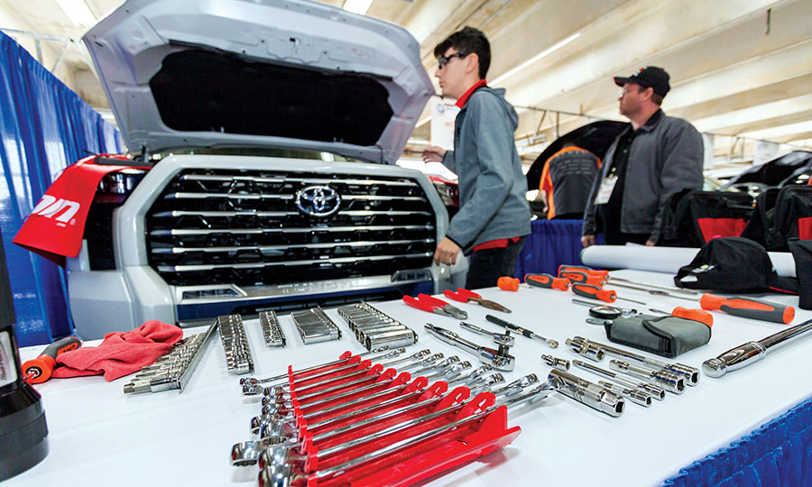 Dealerships participate in North Texas high school auto tech ...
