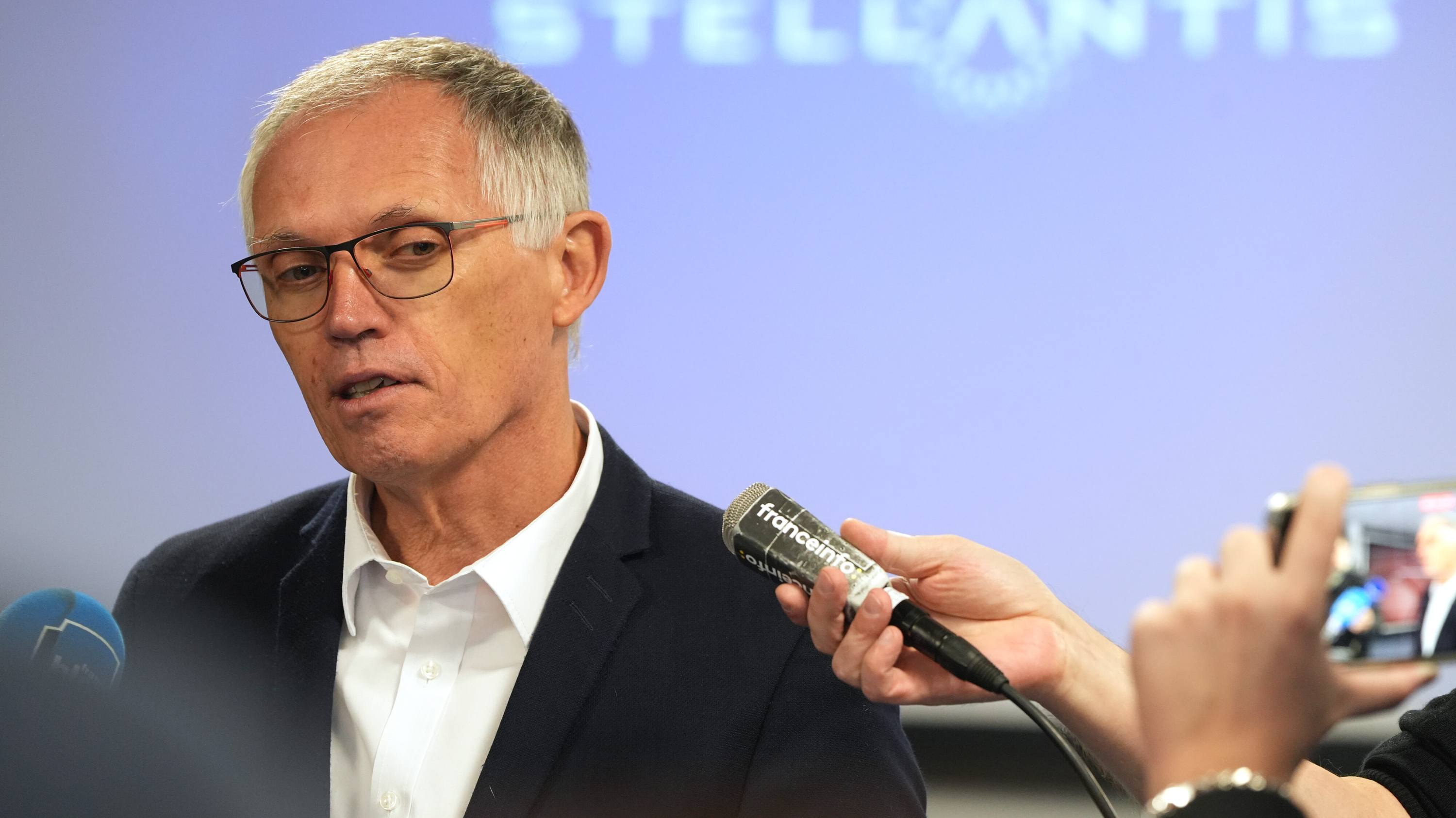 Stellantis CEO eyes management shakeup | Automotive News