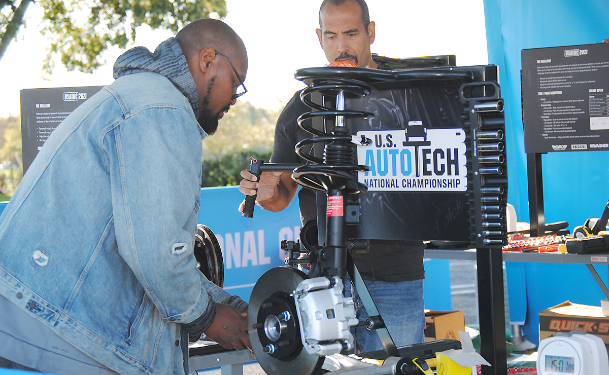 Professional, student auto mechanics vie for cash and prizes in ...