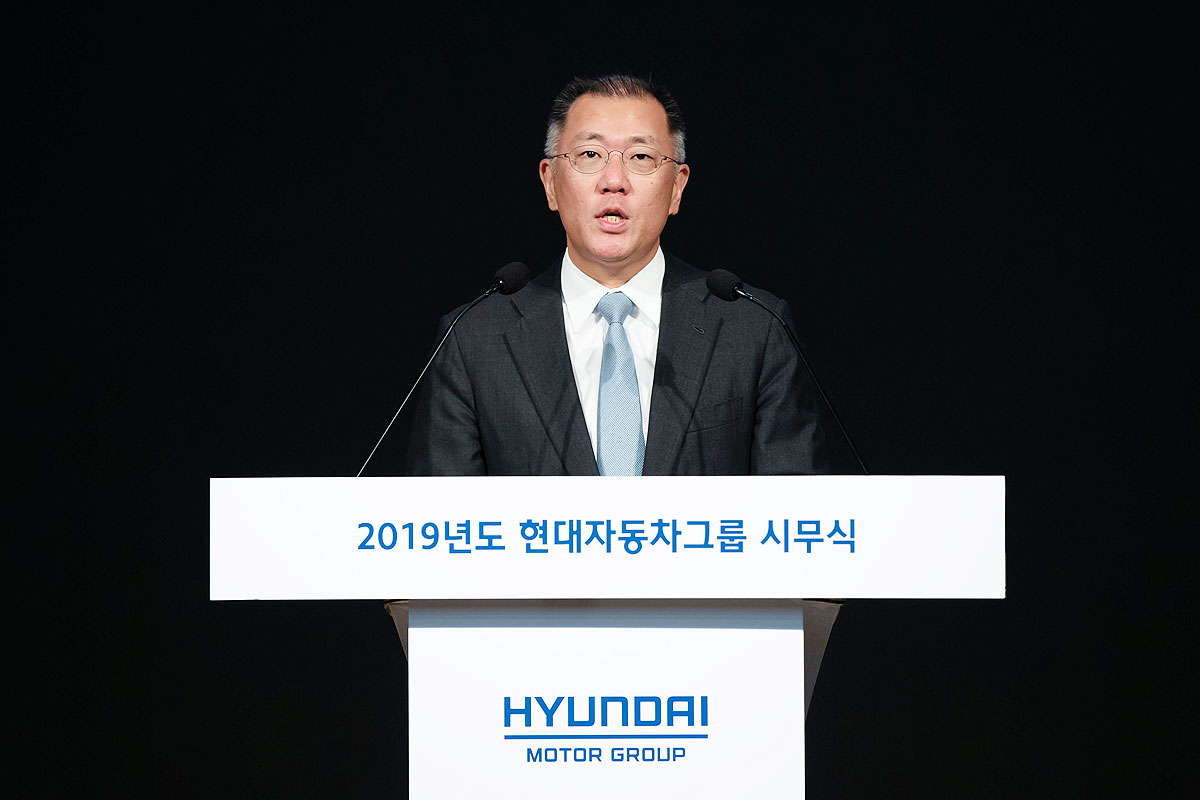 Don’t chuck your driver’s license just yet, Hyundai chief says ...