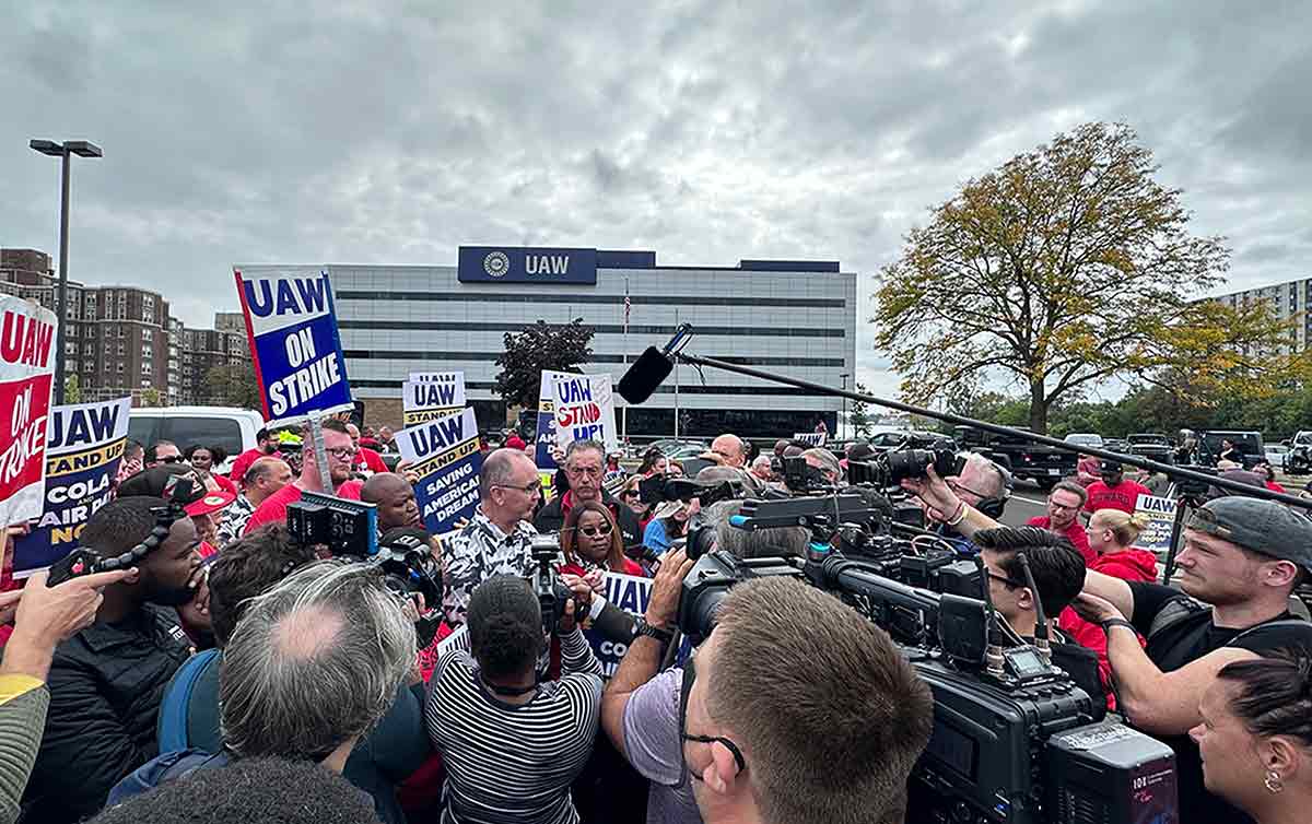 UAW commits $40 million to organizing U.S. workers | Automotive News