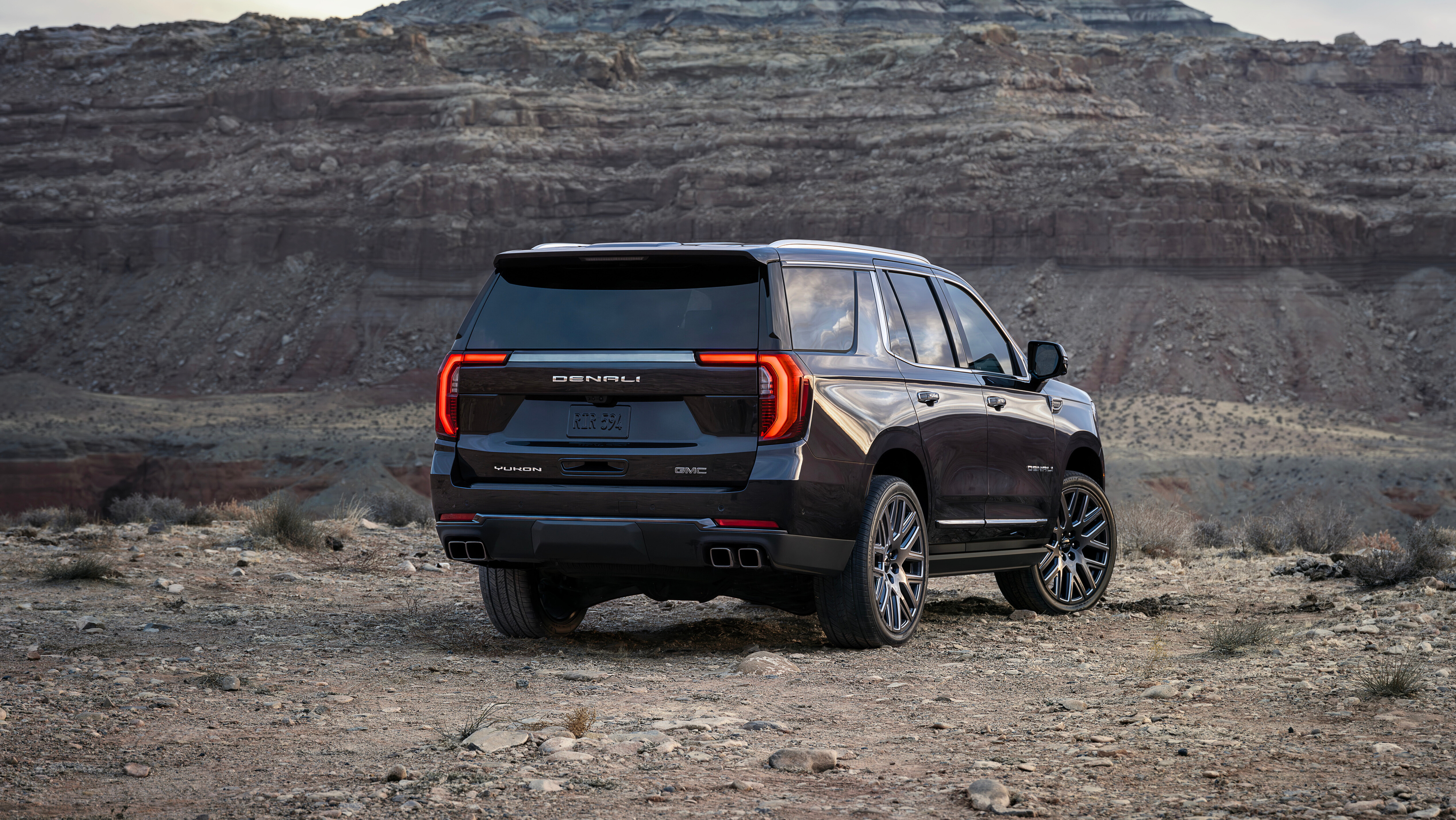 2025 GMC Yukon SUV gets more off-road luxury touches | Automotive News