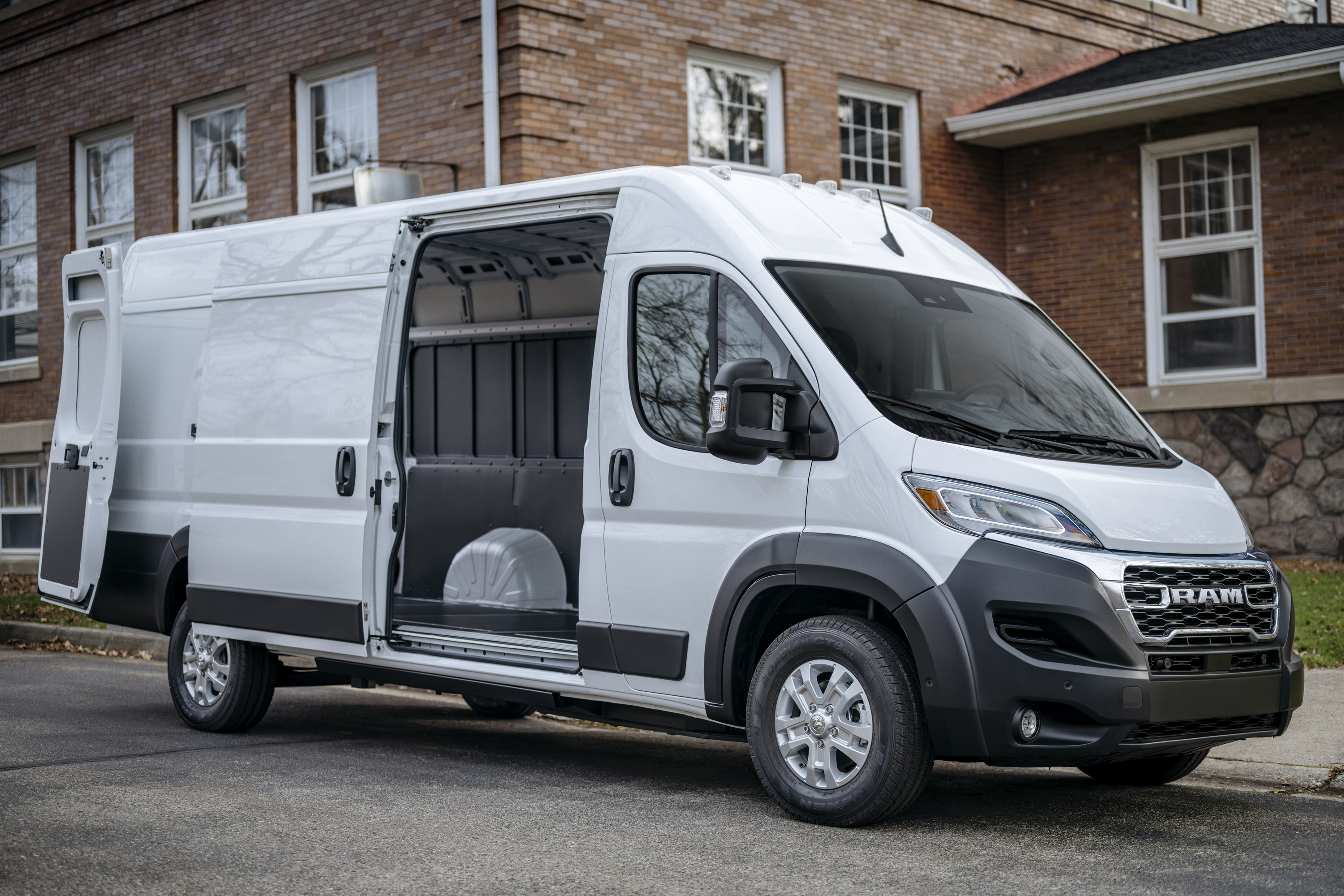 Ram ProMaster EV targets 162 miles of city driving range | Automotive News