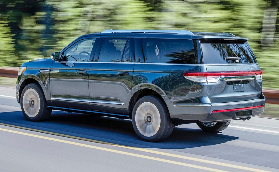 2022 Lincoln Navigator photo gallery